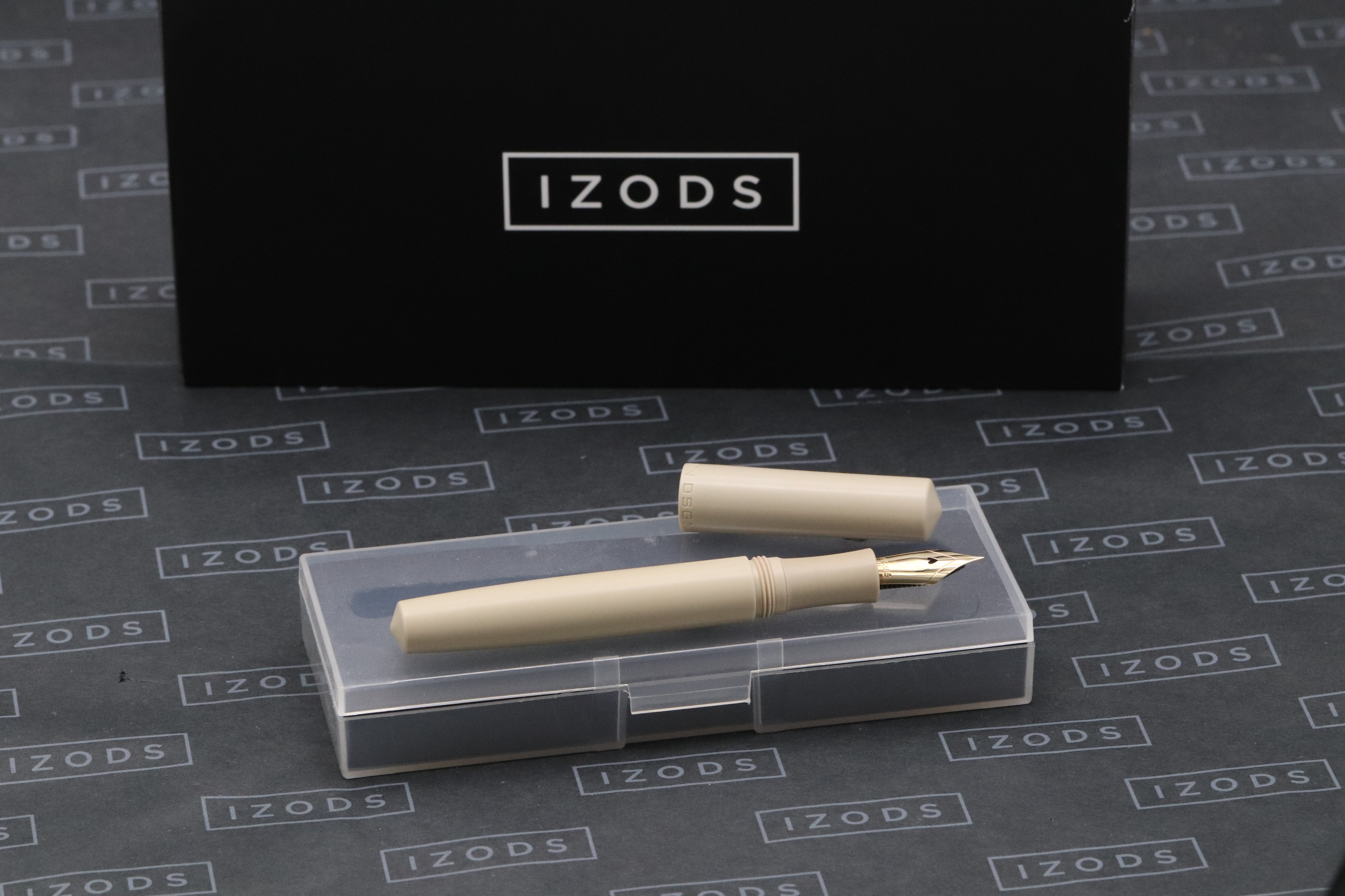 Schon DSGN Ultem Peek a Boo Fountain Pen - 14k EF Nib – IZODS